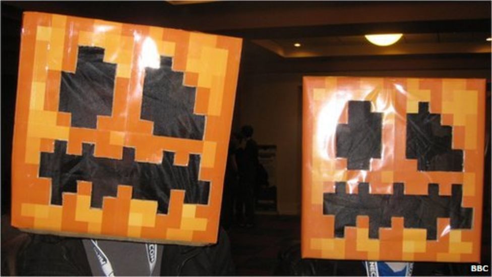 Minecraft fans gather for Minecon show - BBC News