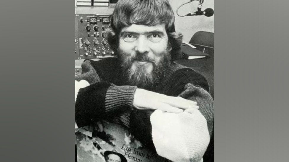 Matthew Carr: Tributes paid to radio presenter and postman - BBC News