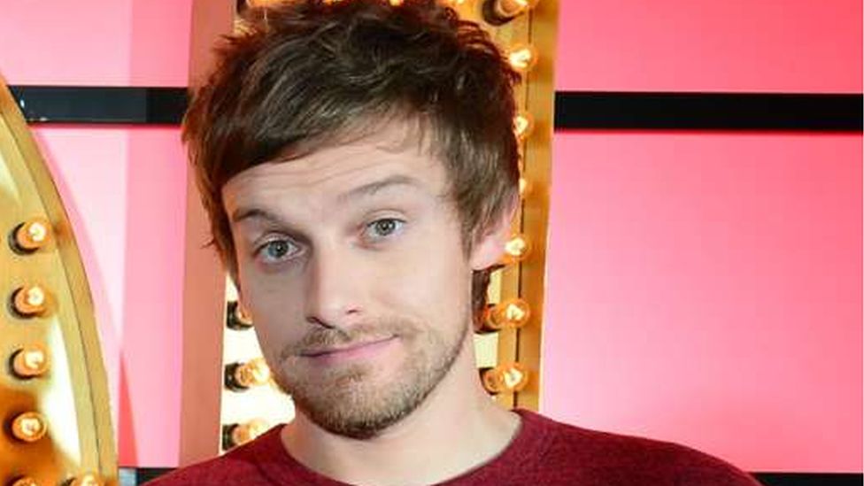 Vomiting comedian Chris Ramsey sorry for Aberdeen stage exit - BBC News