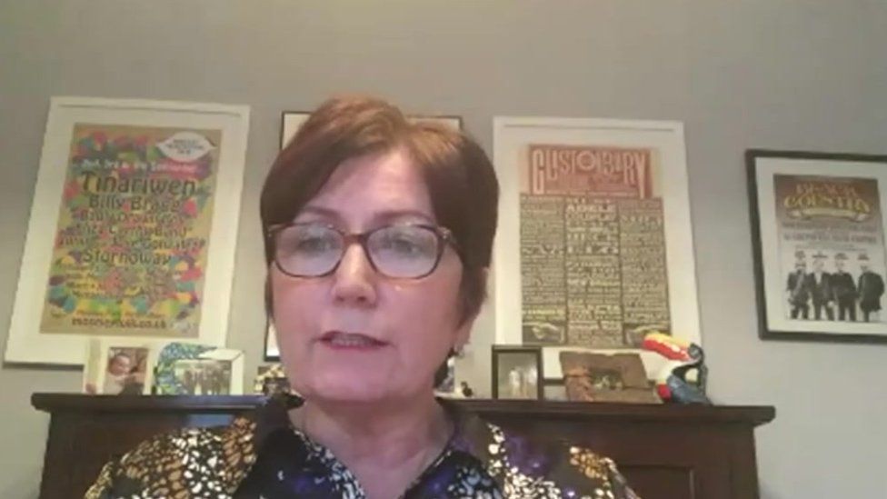 Ian Paterson: Solihull woman told operations were unnecessary - BBC News