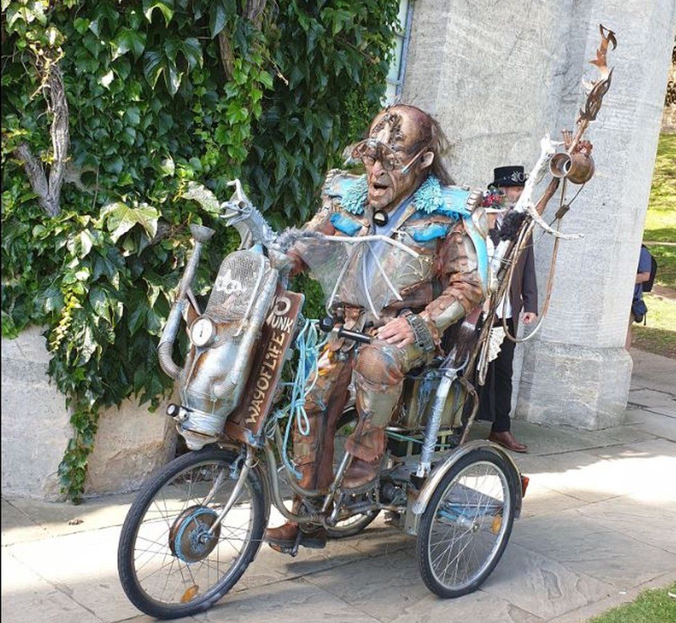 Steampunks descend on Lincoln Castle for Asylum festival - BBC News