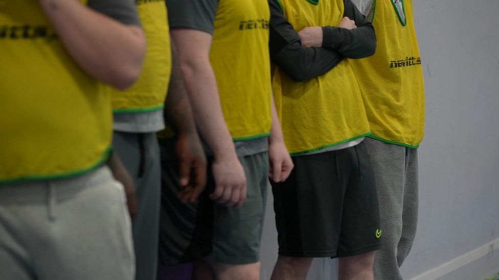 HMP Pentonville: How tea and cheesecake are helping young inmates - BBC ...