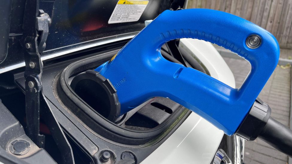 Electric Vehicles: Scotland’s most powerful hub opens in Dundee - BBC News