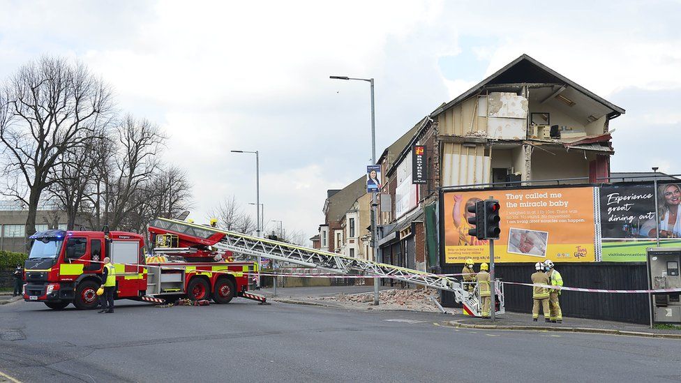 North Belfast: Collapsed wall on building closes Antrim road - BBC News