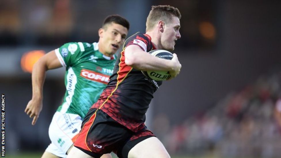 Dafydd Howells: Dragons wing Howells signs deal - BBC Sport