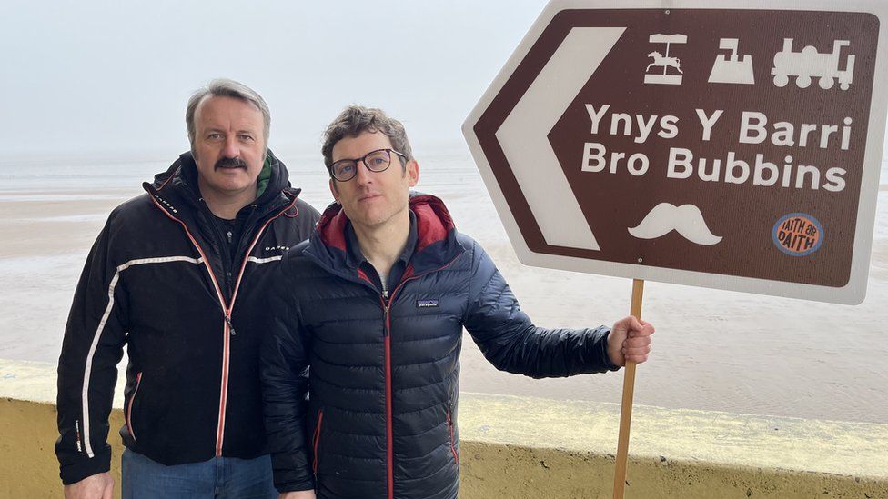 Mike Bubbins: 'Byth rhy hen i ddysgu Cymraeg' - BBC Cymru Fyw