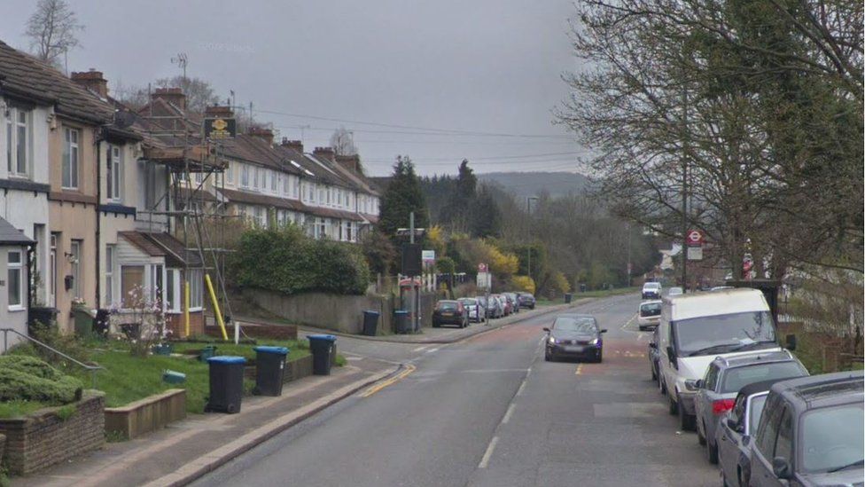 Man dies in suspected Whyteleafe hit-and-run - BBC News