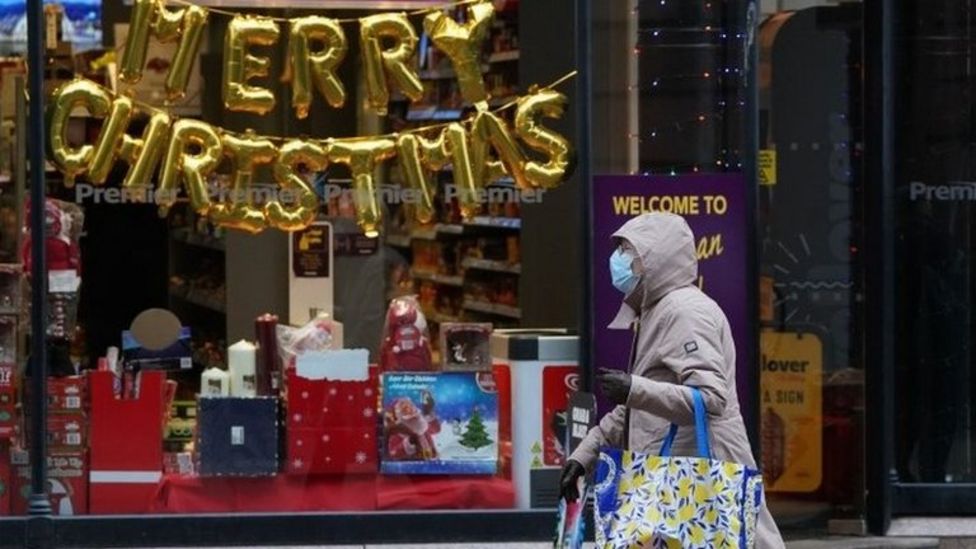 Shoppers shun Christmas sales as footfall drops amid Covid fears - BBC News