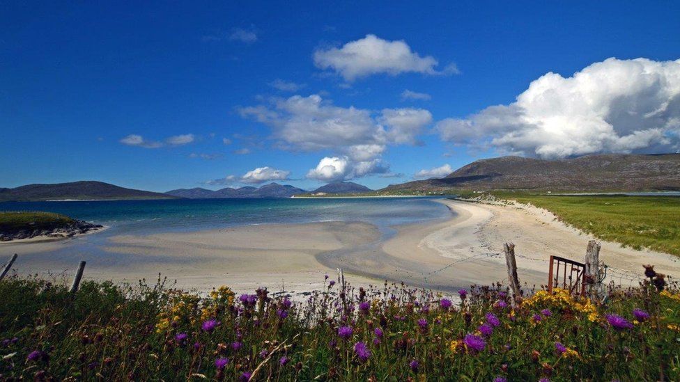 Your pictures of Luskentyre beach as it hits the 'UK's top 10' - BBC News