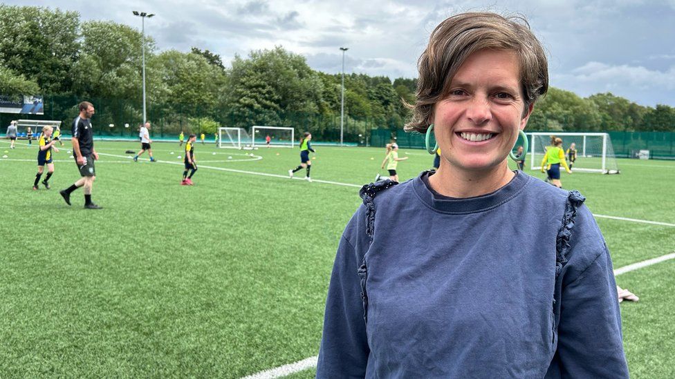 Women's football: Sport booming thanks to Lionesses' successes - BBC News