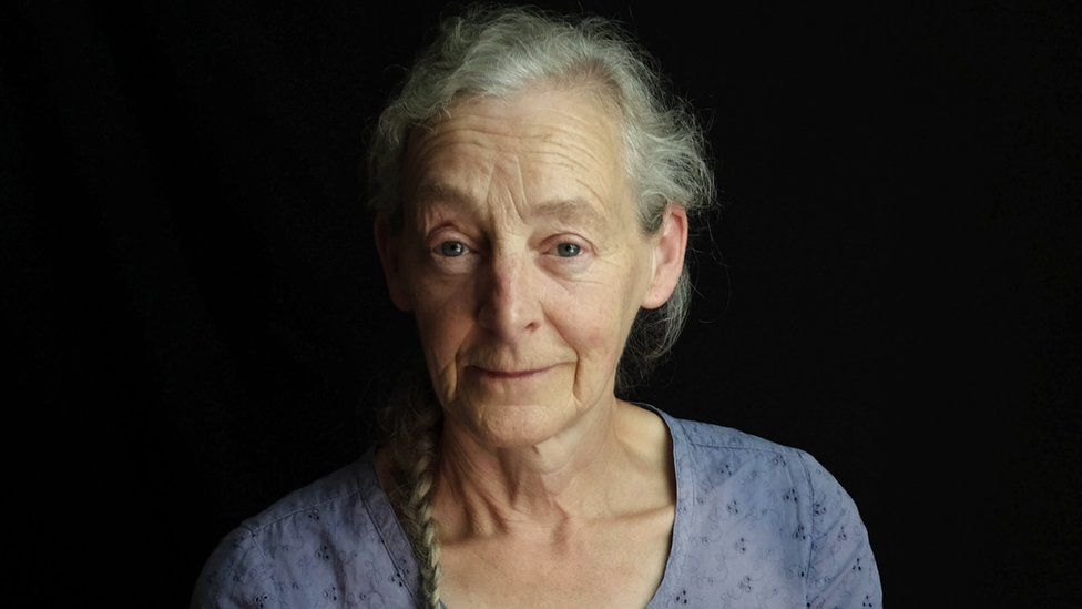Gillian Allnutt awarded Queen's Gold Medal for Poetry - BBC News