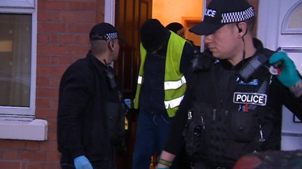 FA Cup: Four arrested in raids after violence ahead of match - BBC News