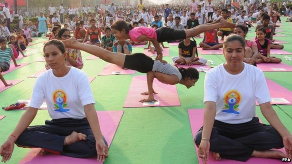 India yoga: PM Narendra Modi leads thousands in celebration - BBC News