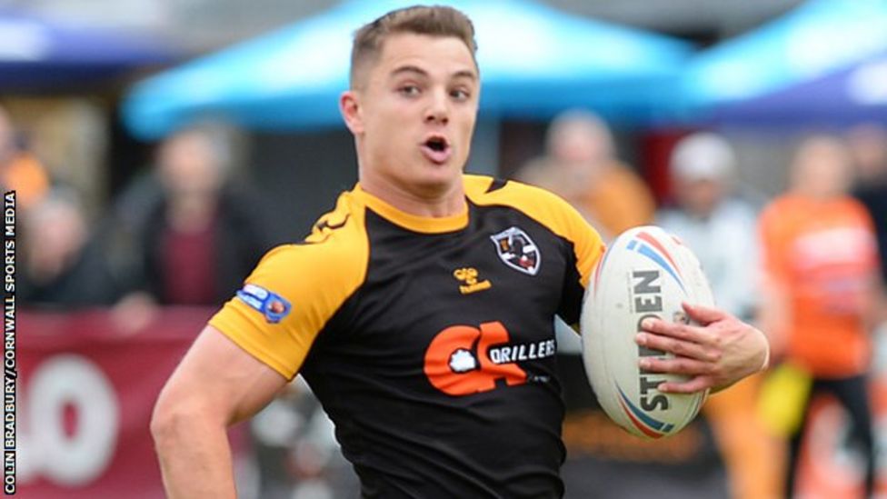 Harry Aaronson: Cornwall winger signs new deal for 2023 season - BBC Sport