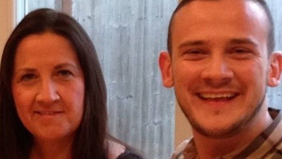 Josh Hanson murder: Shane O'Brien on world's 'most wanted' list - BBC News