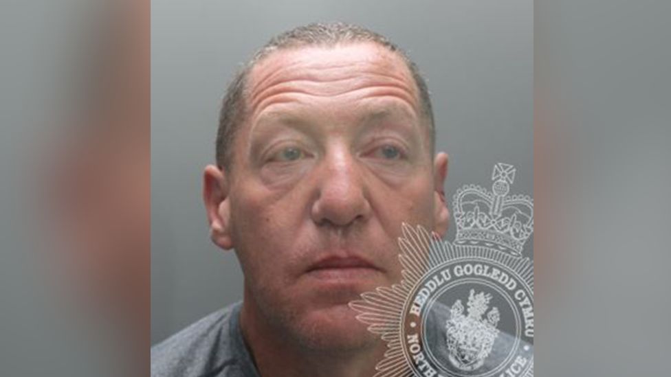 'County lines' drug ringleader jailed for 21 years - BBC News