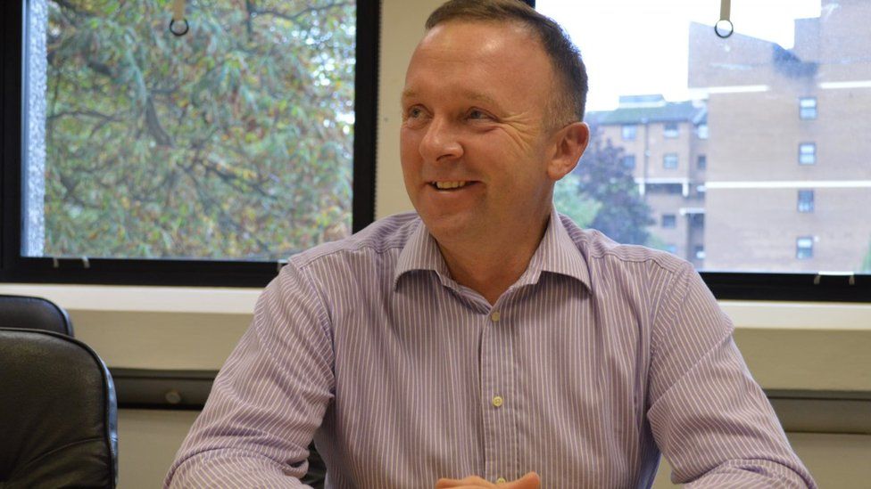 Social care: 'Emergency' over lack of workers, bosses say - BBC News