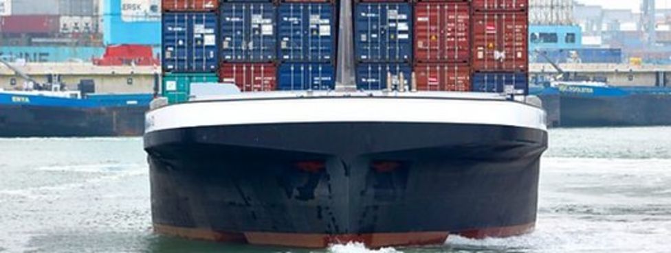 News Daily: Oldman wins at Oscars and Italian election results - BBC News