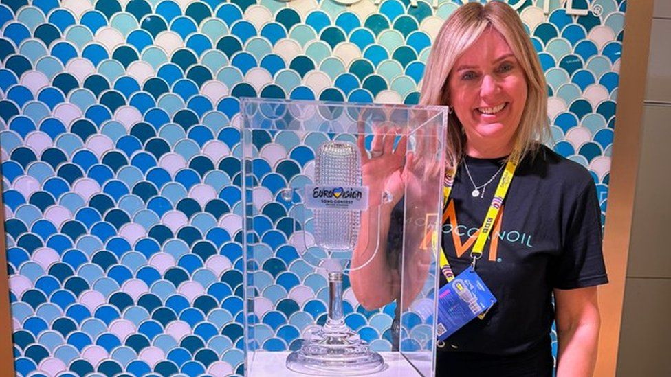 Eurovision fans and pubs in the West prepare to party - BBC News