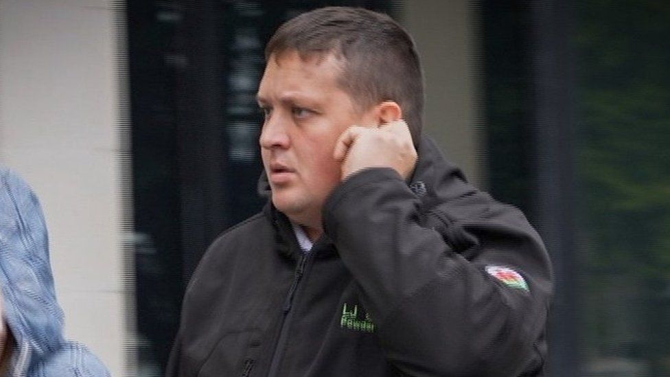 Dedfrydu dyn o Sir Gâr am ffugio lladrad car rali - BBC Cymru Fyw