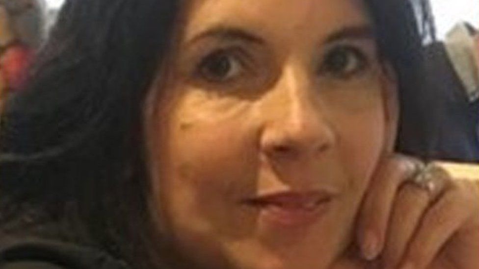 Teacher sacked for sending maskless vulnerable boy out of class - BBC News