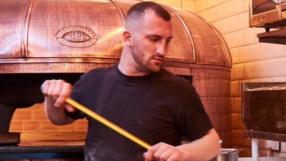 Fresh appeal over pizza chef's unsolved murder in Sheffield - BBC News