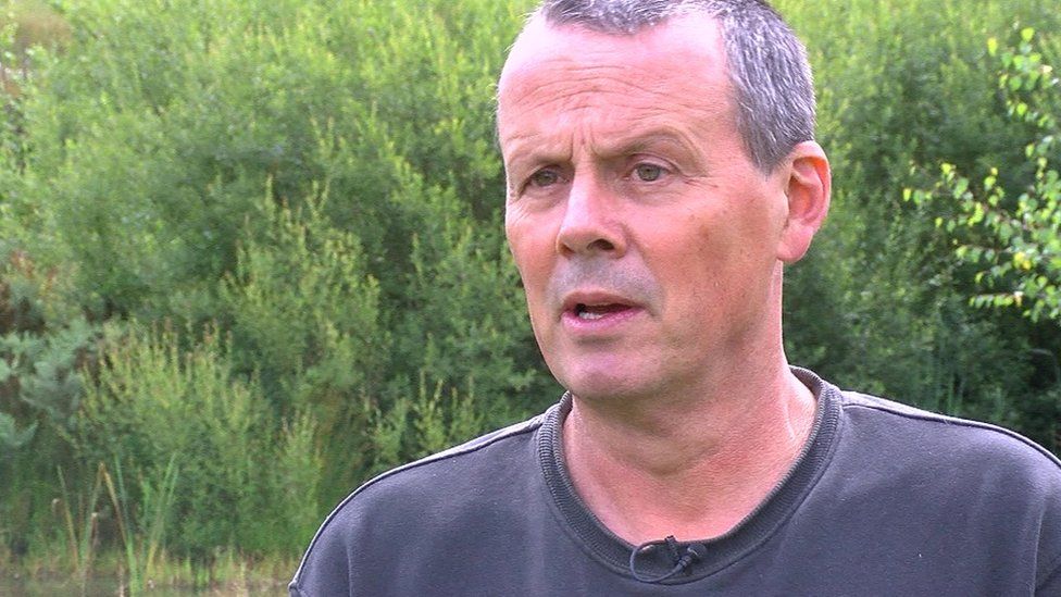 'Bwlch ariannol' yn rhwystro datblygiadau ynni gwyrdd - BBC Cymru Fyw