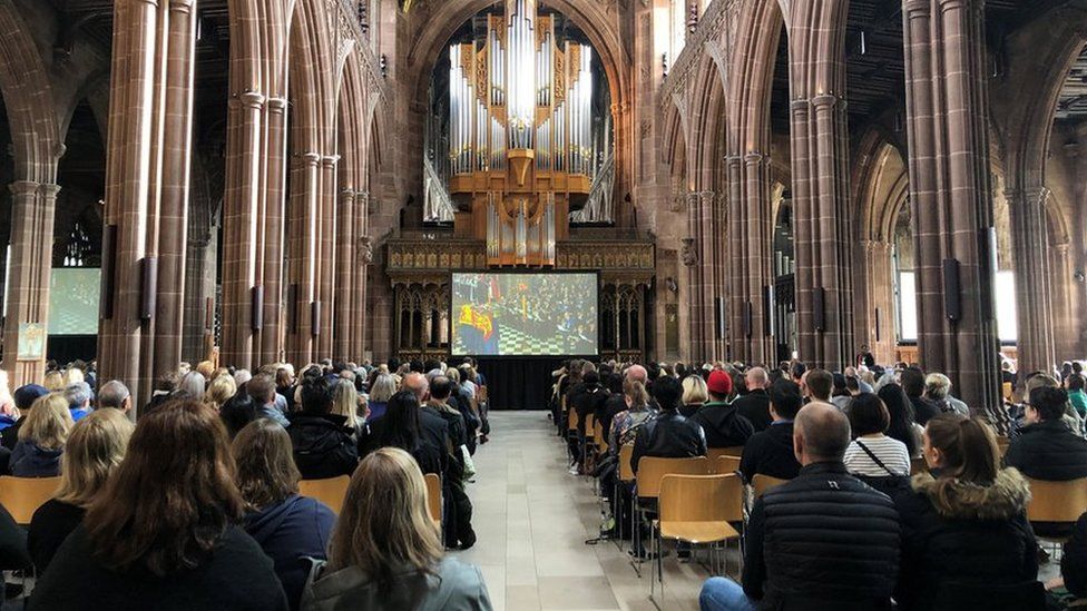 Queen's funeral: Thousands watch on Manchester big screens - BBC News