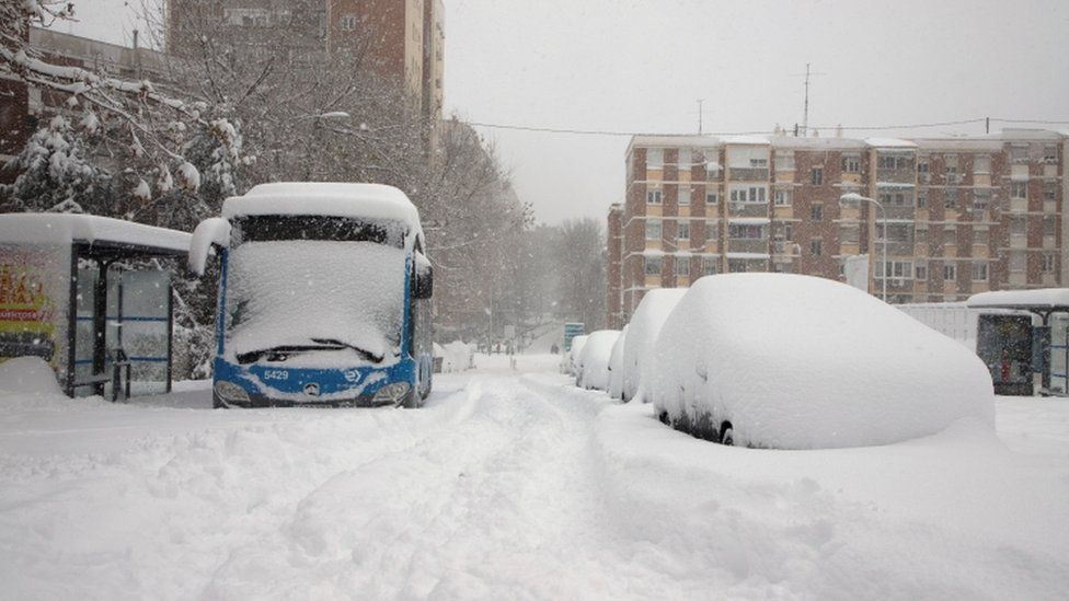 Storm Filomena: Spain sees 'historic' snowfall - BBC Newsround