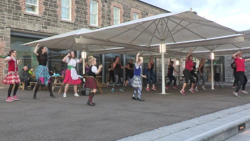 Hundreds perform in Northern Ireland Culture Night - BBC News