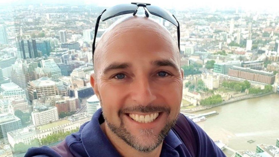 Tim Jones: Singing policeman to release charity single - BBC News