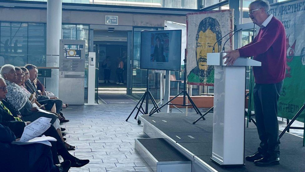 Cardiff memorial for anti-apartheid campaigner Hanef Bhamjee - BBC News