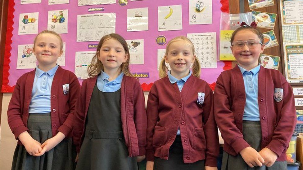 Disgyblion Ysgol Hafod Lon 'mor falch i fod yma' - BBC Cymru Fyw