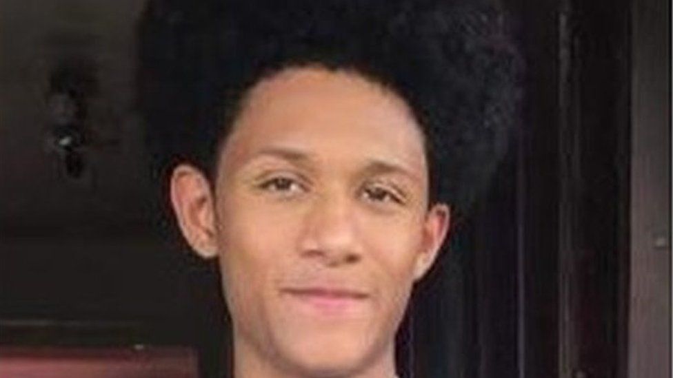 Man guilty of murder after stabbing teen in neck - BBC News