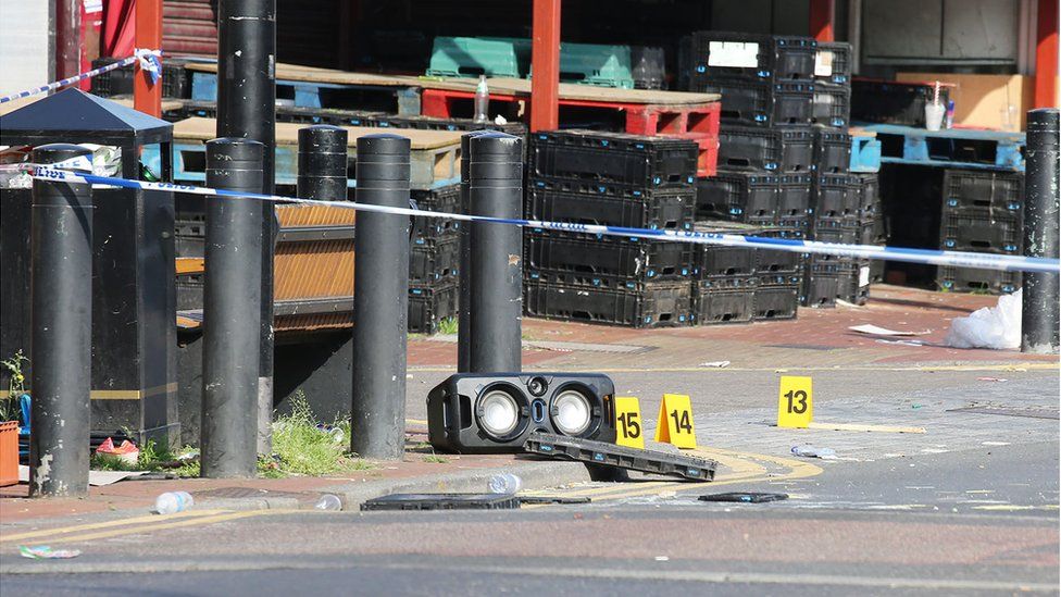 Luton fight: Man suffers life-changing injuries in mass brawl - BBC News