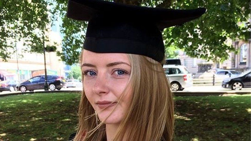 Will doing a degree land you a career? - BBC News