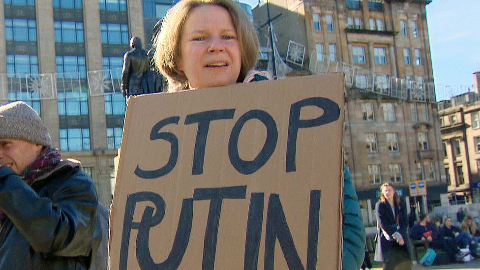 War in Ukraine: Scots protesters stand in solidarity - BBC News