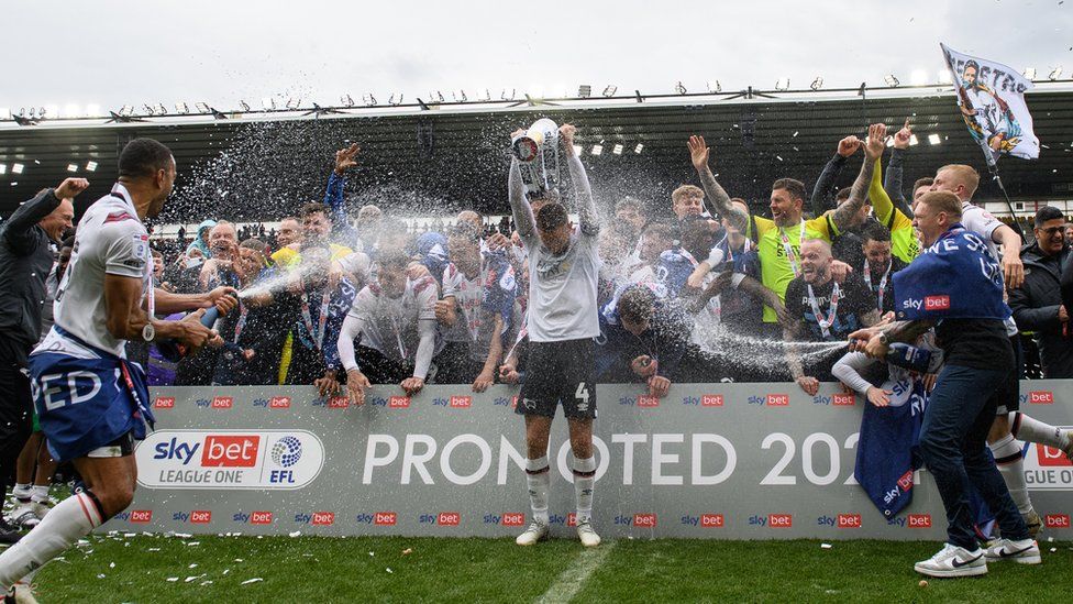 Derby County promotion party nets bumper takings for city pubs - BBC News