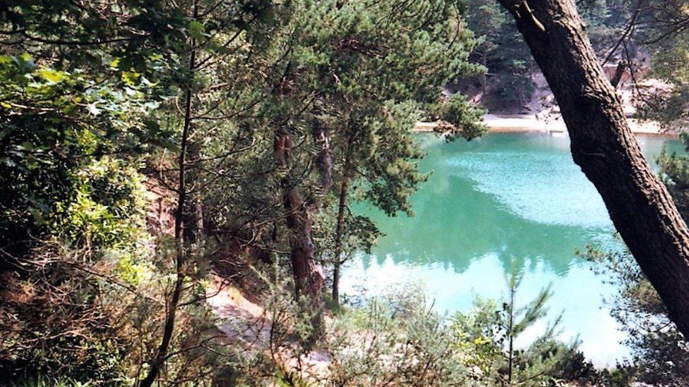 Wareham's Blue Pool closes after owner's death - BBC News