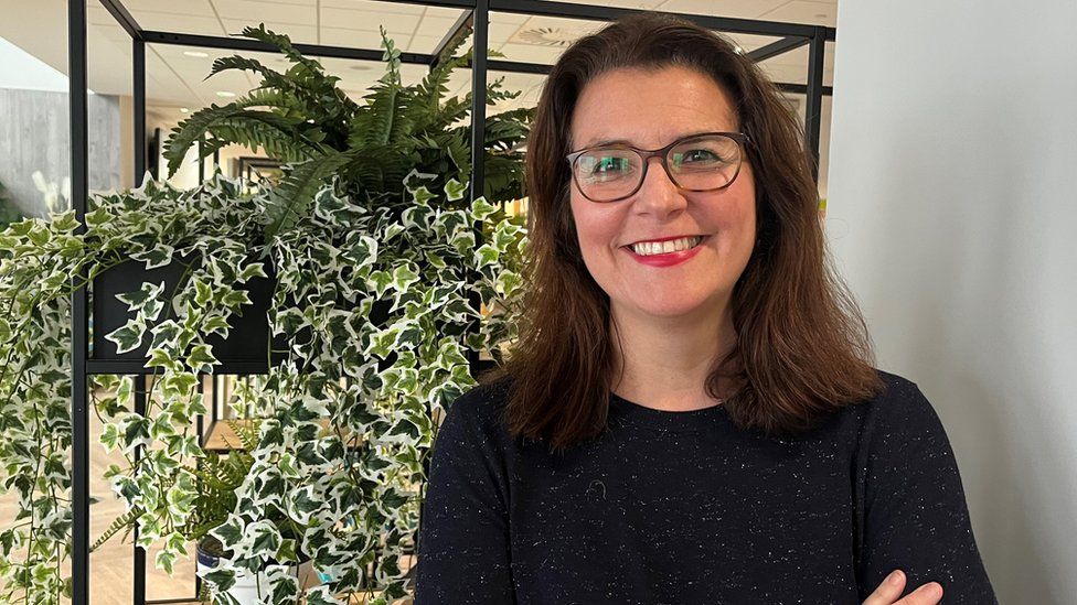 Coding: Female engineers deleting myth that tech is for men - BBC News