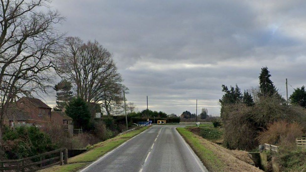 Road near Bourne closed overnight after driver dies in crash - BBC News