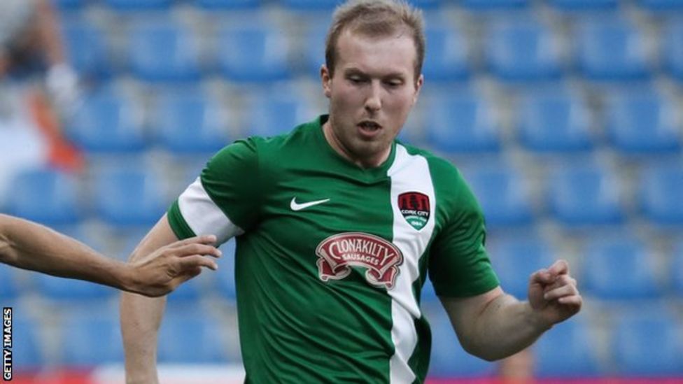 Stephen Dooley: Rochdale sign midfielder from Northern Irish side ...