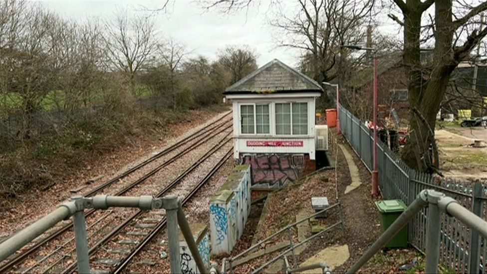 West London Orbital: Line could be reused for passengers - BBC News