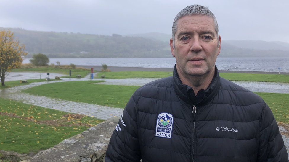 Gwaith yn dechrau i gryfhau argloddiau Llyn Tegid - BBC Cymru Fyw