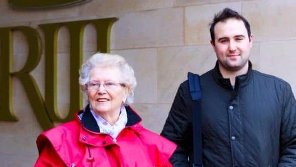 Leicester health trust awards cancer patient's family £100,000 - BBC News