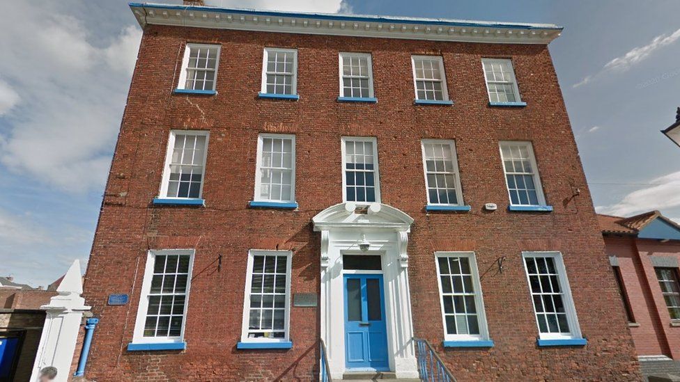 'Inadequate' Gainsborough GP surgery put into special measures - BBC News