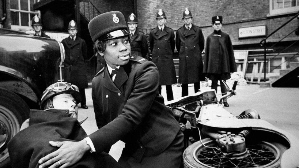 100 years of women in the Met Police - BBC Newsround