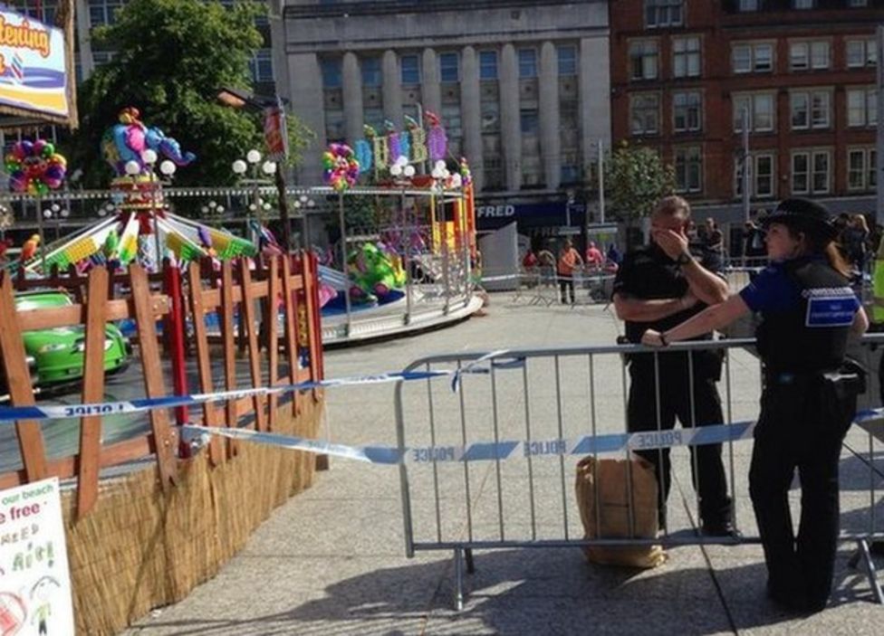 Man stabbed in front of children at Nottingham beach - BBC News