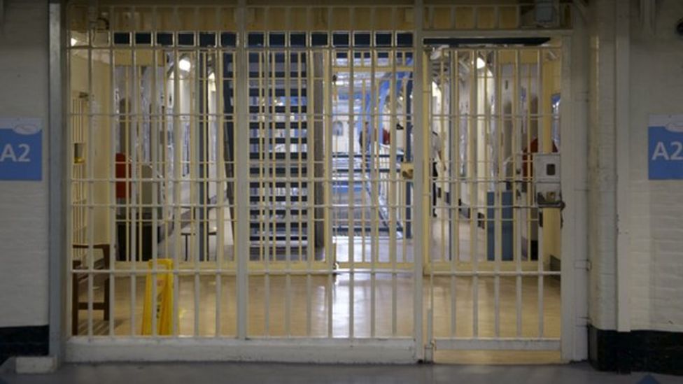 Inside Wandsworth prison: Drugs and tension - BBC News