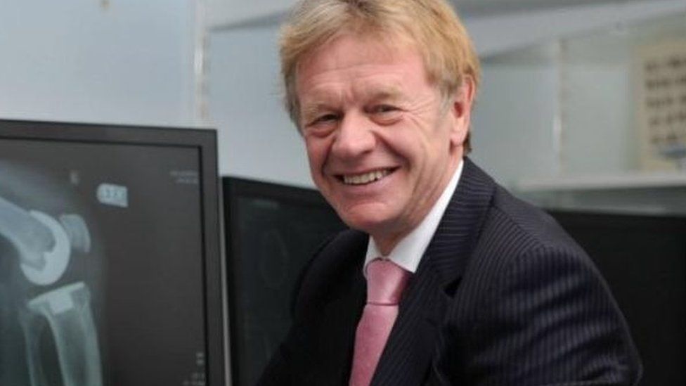 Rugby's injury rate 'not viable' says sports surgeon - BBC News